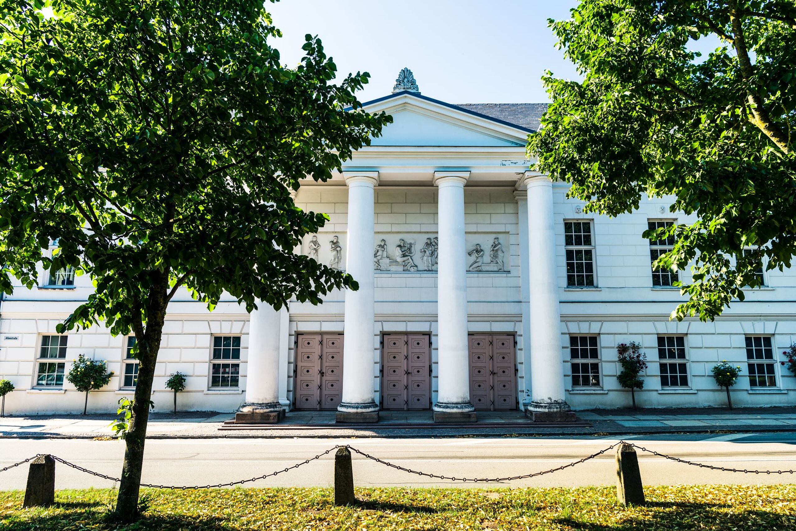 Theater Putbus: Insel Rügen - Urlaub, Sehenswürdigkeiten, Hotels ...